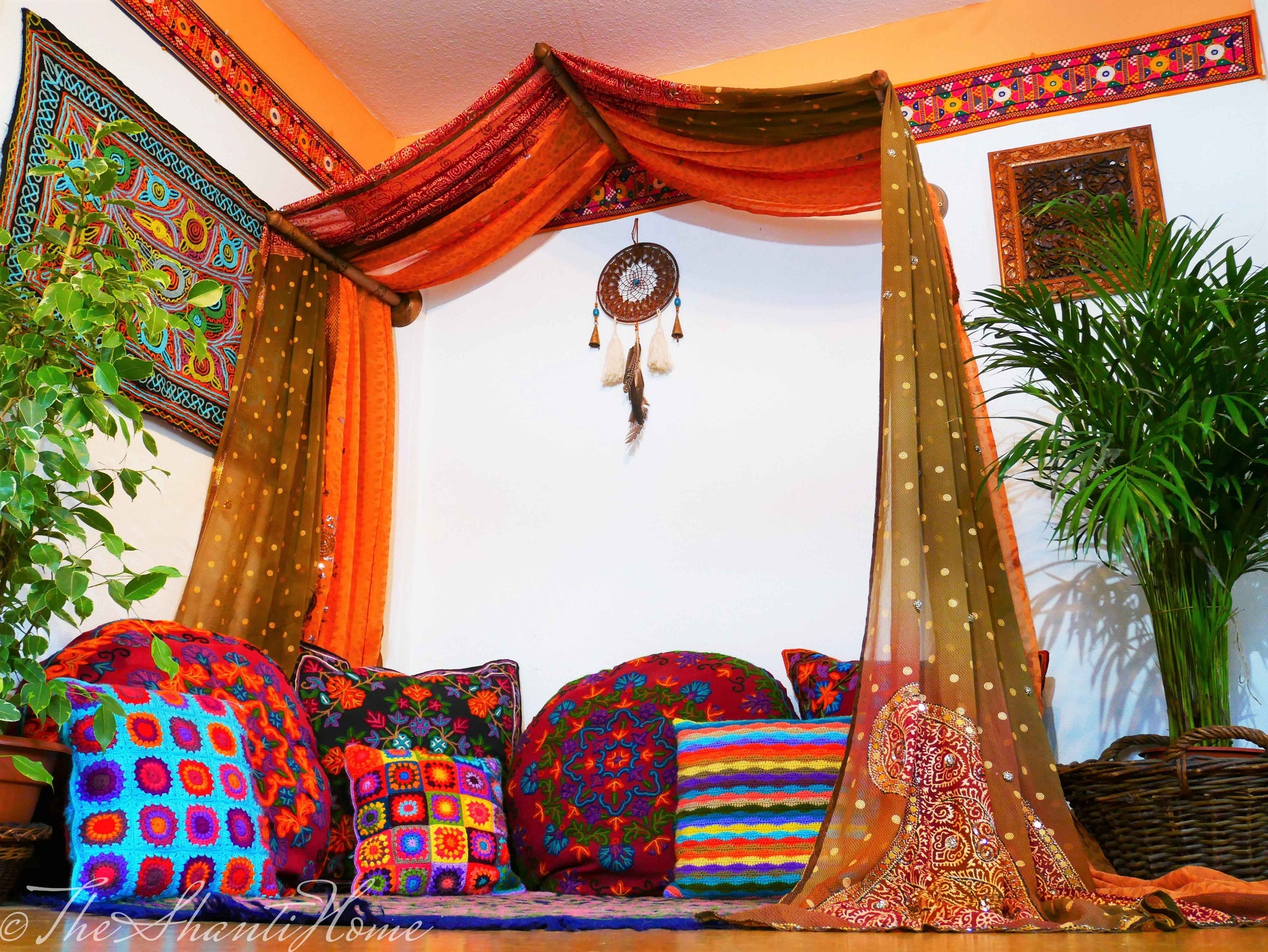 Boho bed canopy "Earth" saree canopy frame with handcrafted walnut wood ...