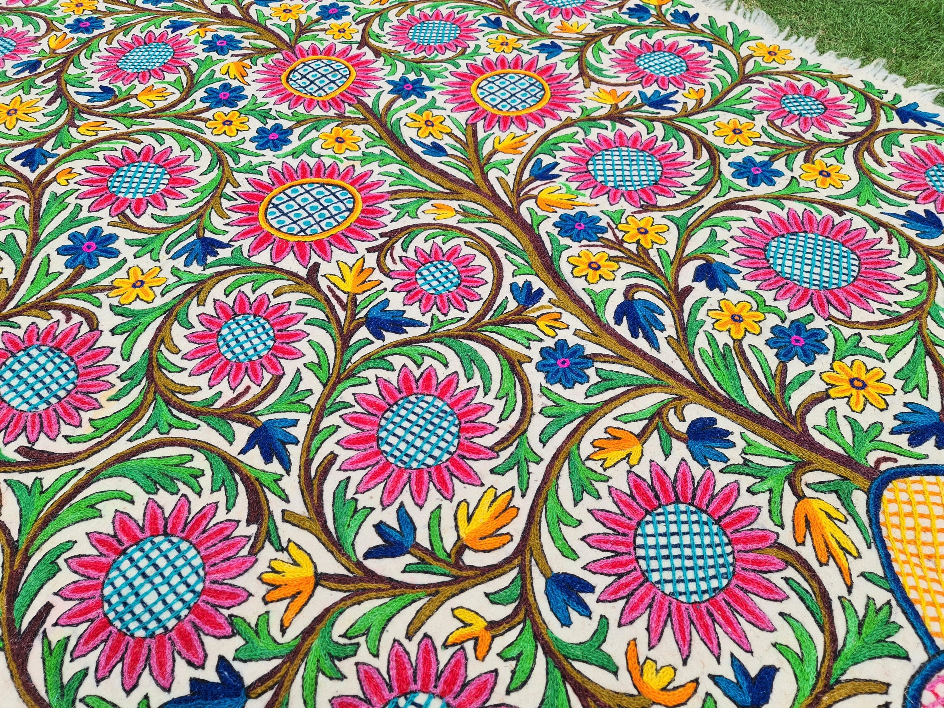 Made to order - Hand-Felted 7x5 Flower Wool Rug "Namda" from Kashmir ...
